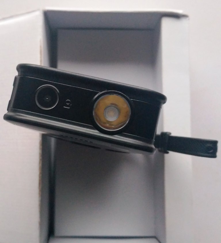 SQ1000 Feature Phone Review: a Power Bank with Phone Functions