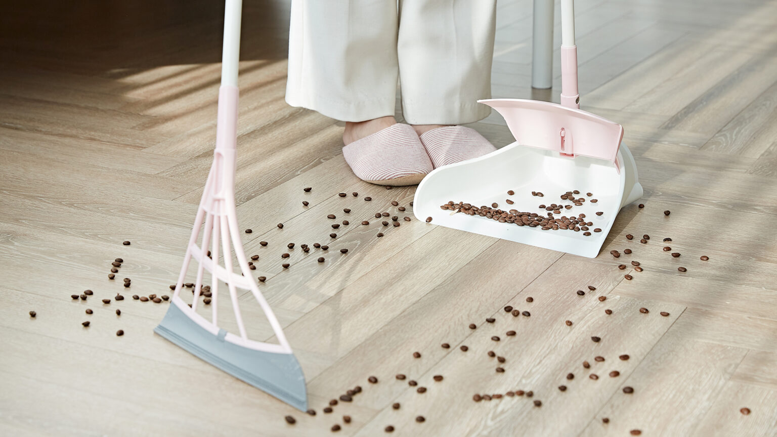 Meet BROOMBI: The SMART BROOM for Modern Living